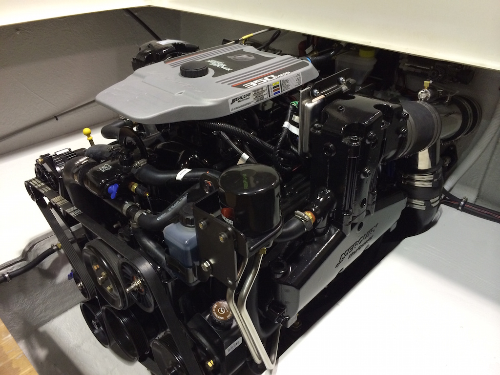 Renovering av en Ockelbo DC 21, Mercruiser 5,7 MAG MPI med Bravo III ...